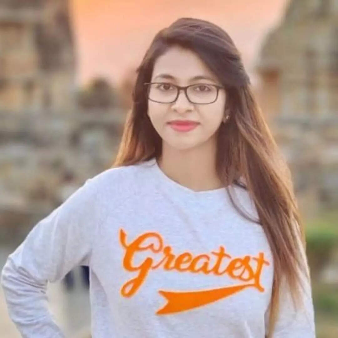 SDM Shivani Anshul Garg Success Story Become MP PCS Topper Run Anti Mafia SDM Shivani Marriage ...