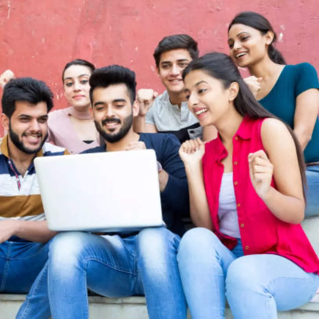 Best Course After 12th Commerce Science Arts Students Get Package In ...