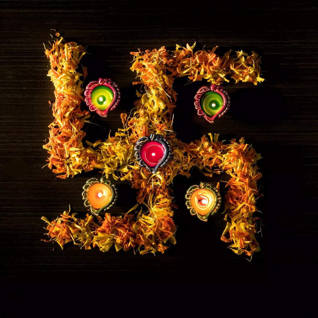 Importance of Ulta Swastik: जानिए कब और क्यों बनाया जाता है उल्टा ...