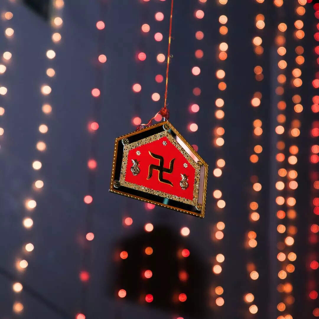 Importance of Ulta Swastik: जानिए कब और क्यों बनाया जाता है उल्टा ...