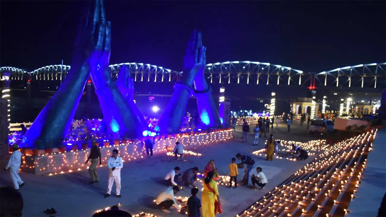 Varanasi Dev Deepawali 2022 Kashi ganga Ghat Illuminate with 10 lakh diyas see the photos-Dev ...