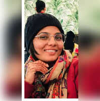 Neha singh rathore age husband name caste News: Who is UP mein ka ba ...