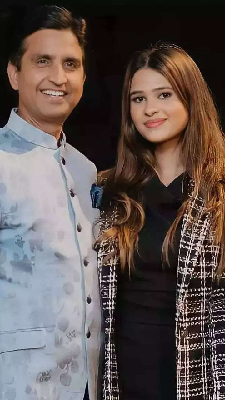 दो बेटियों के पिता हैं डॉ कुमार विश्वास, इस फील्ड में काम करती हैं उनकी वाइफ मंजू