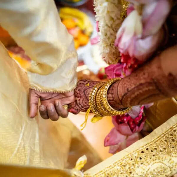 Weird Wedding Rituals In India: Weird Wedding Traditions in india know ...