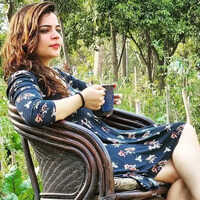 Who is Saloni Khanna Know everything about super Stylish DU Teacher and UPSC Mock Interviewer ...