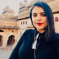 Who is Saloni Khanna Know everything about super Stylish DU Teacher and UPSC Mock Interviewer ...