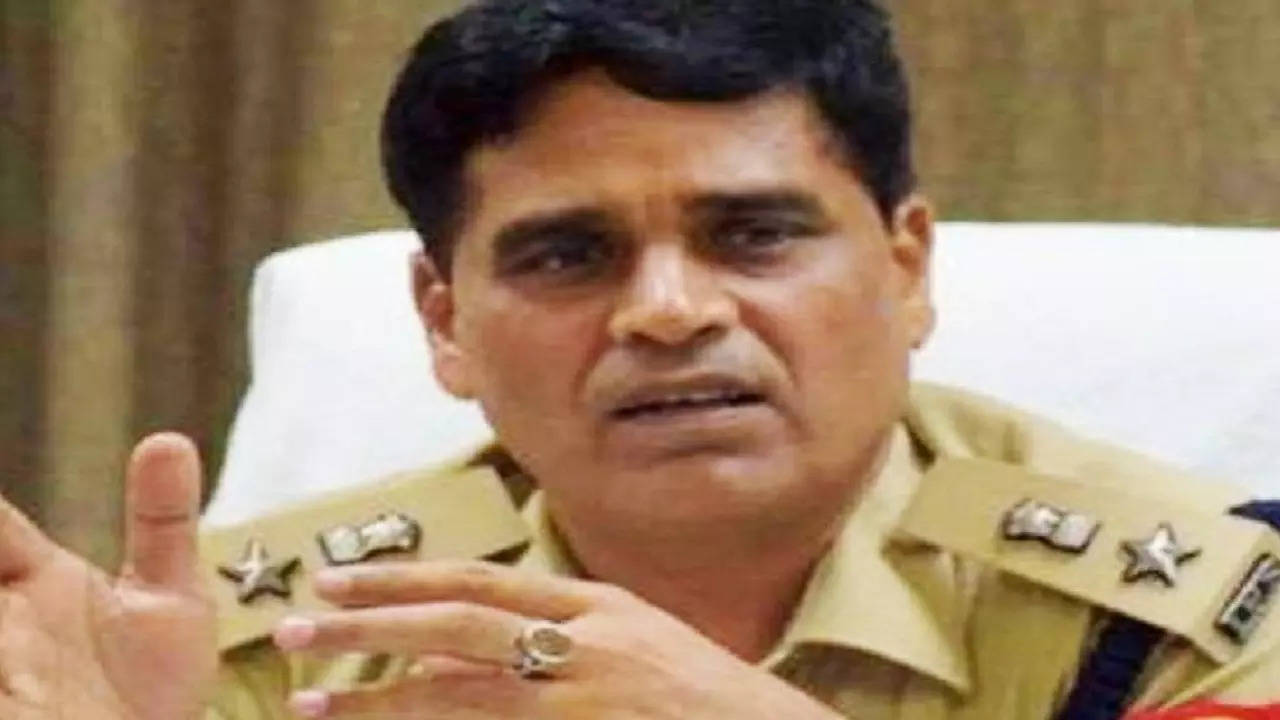 किसी ने 20 तो किसी ने 40 का भेजा उड़ाया, UP के इन 6 IPS अधिकारियों से ...