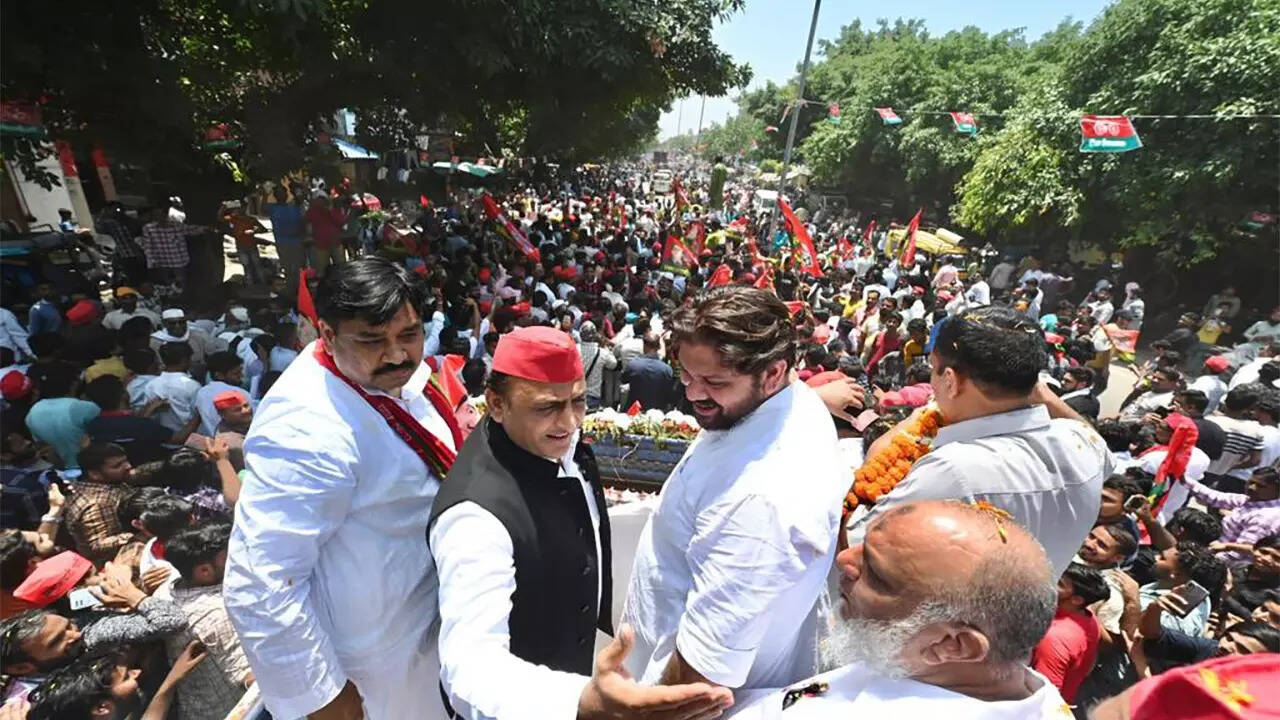 Up Nikay Chunav 2023 Akhilesh Aligarh Road Show In Aligarh Up Nikay