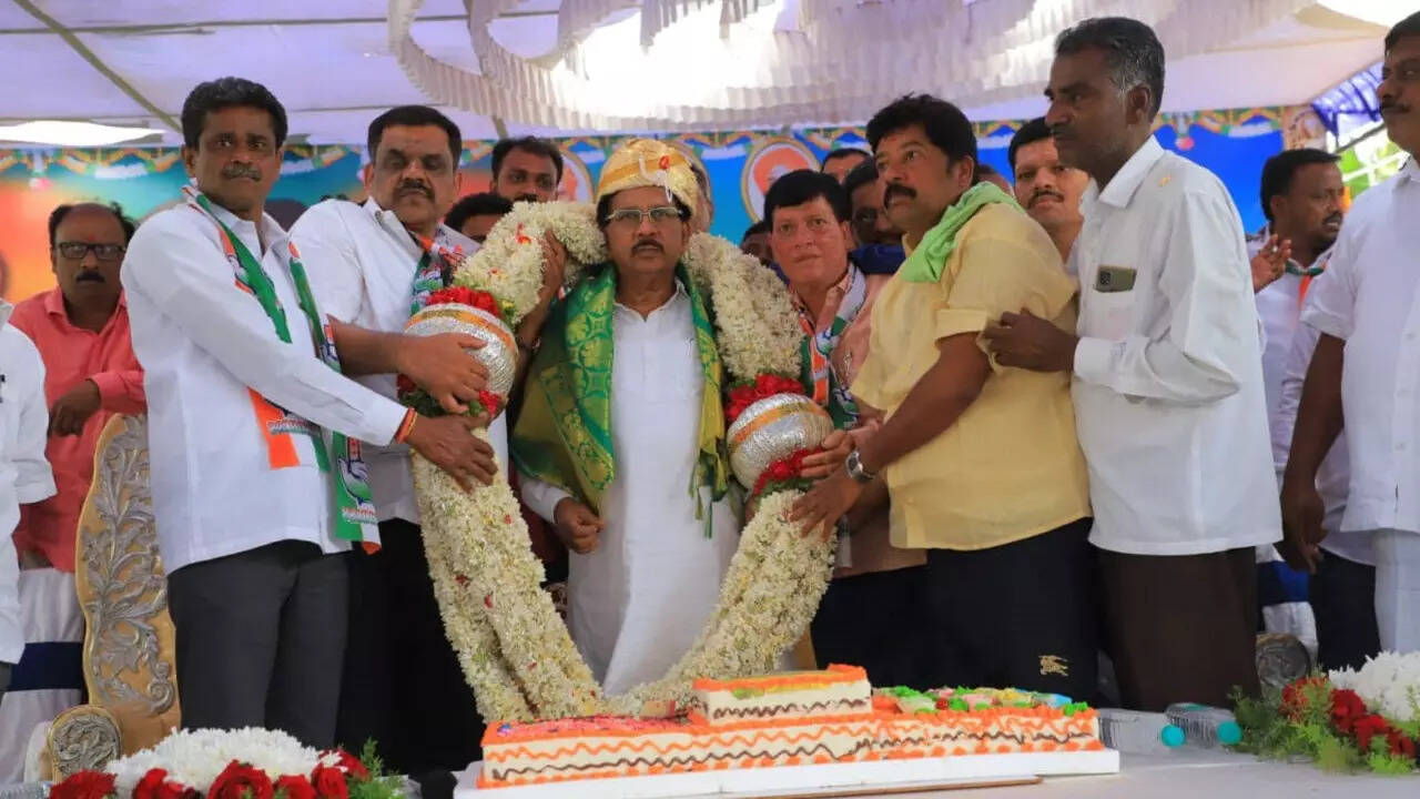 karnataka cm entry of third candidate congress leader dr g parameshwara ...