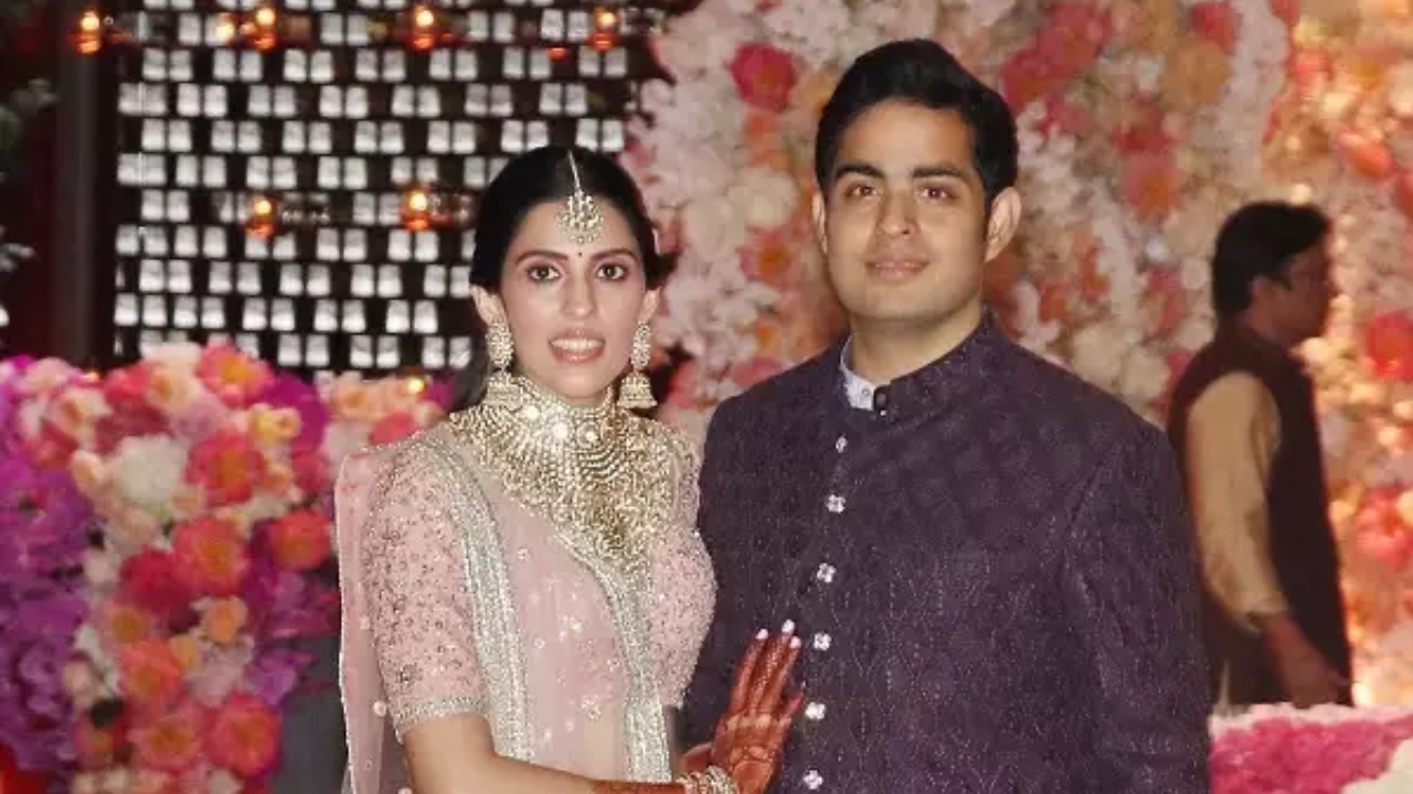 Mukesh ambani daughter in law and elder son akash ambani wife shloka ...