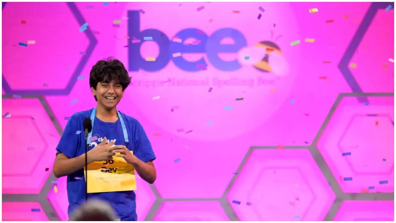 Indian American Dev Shah wins National Spelling Bee in us- US Spelling Bee: 11 शब्दों की ...