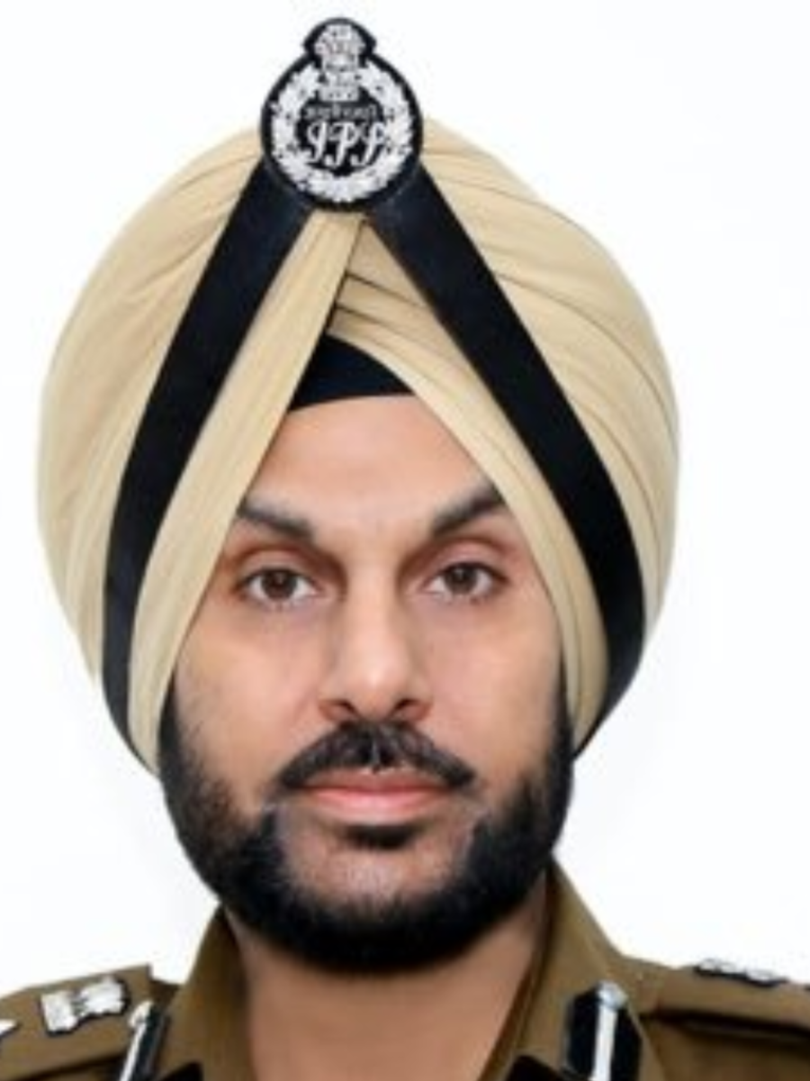 इस IPS अधिकारी की दौलत गिनते-गिनते निकल जाएगा पसीना, कहलाते हैं सबसे ...