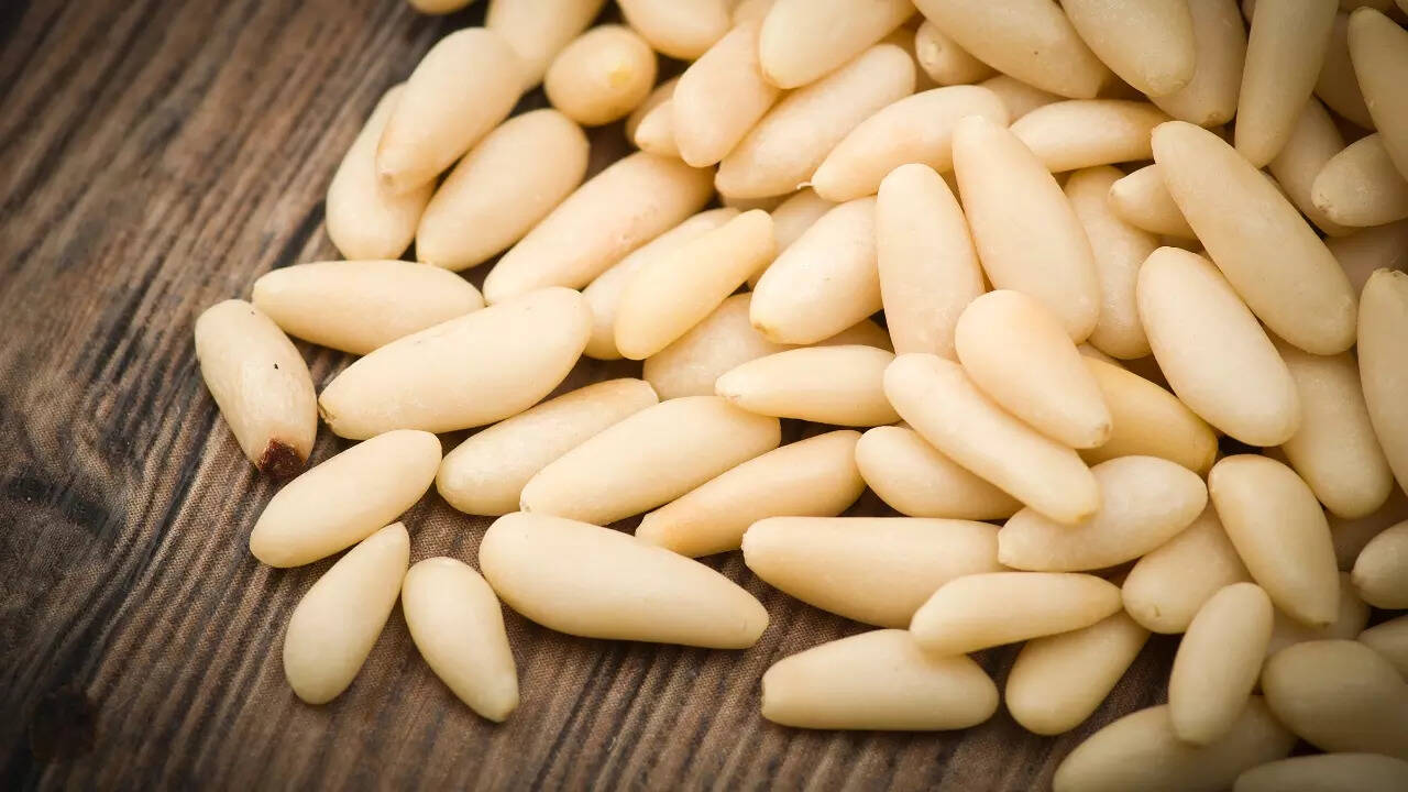 chilgoza khane ke fayde amazing health benefits of pine nuts in hindi ...