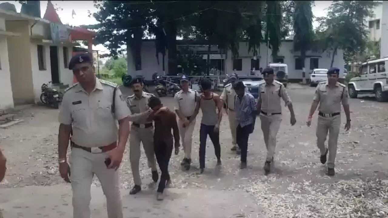 Woman Brutally Assaulted At Bus Stand In Sagar, Police took action ...