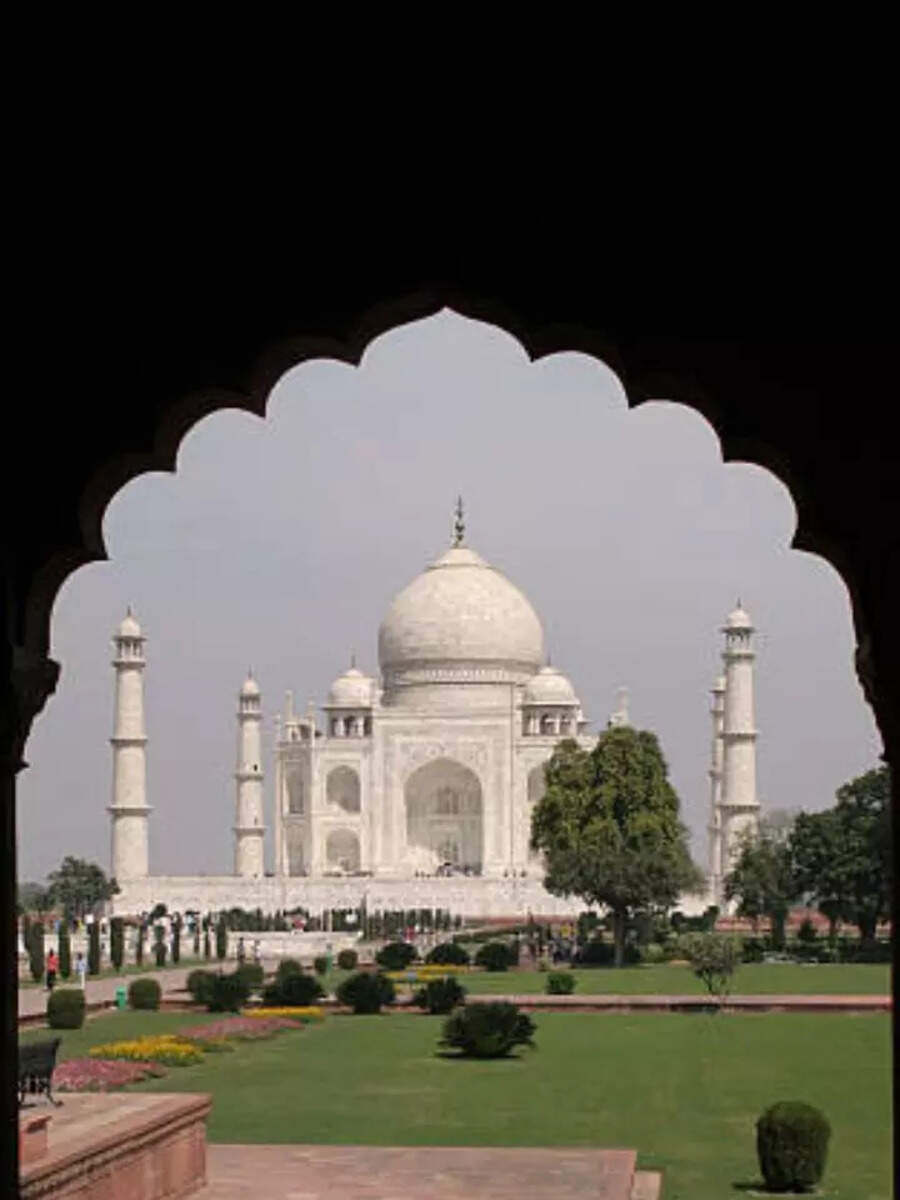 These are Most beautiful historical Monuments built by shahjahan ...