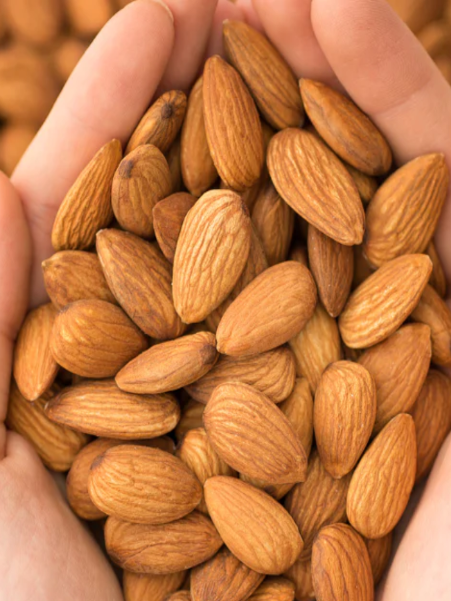 tips for identify fake almonds - तुम्ही बनावट बदाम तर खात नाहीत ना? अशी ...