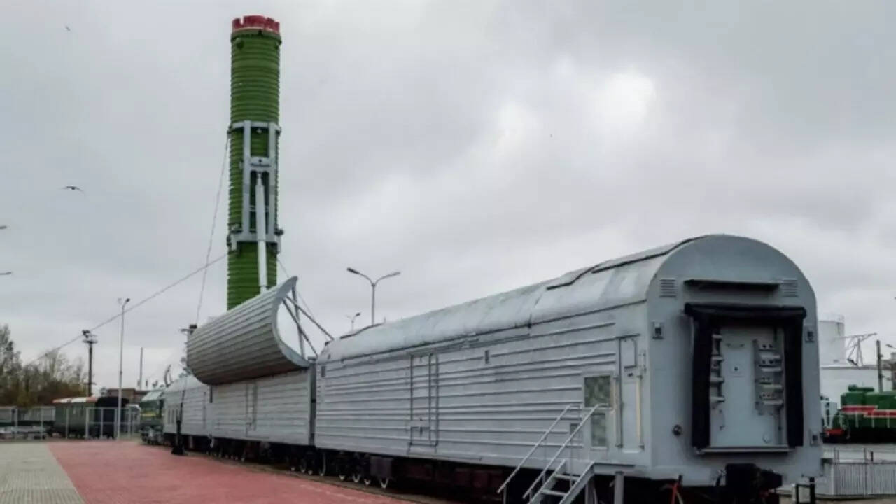 Nuclear Train: वो ट्रेन जिसपर लगी थी परमाणु हथियारों से लैस मिसाइल ...