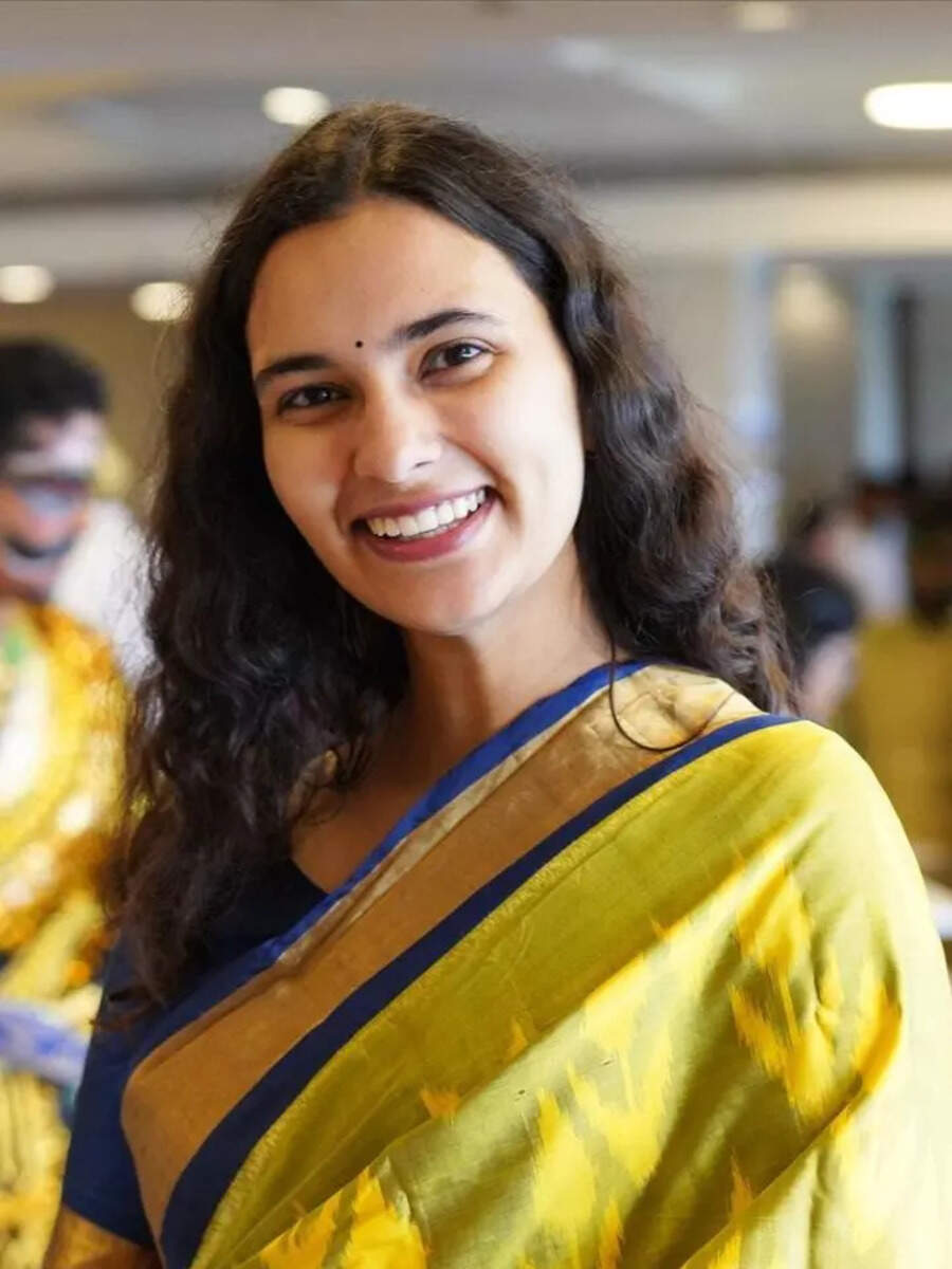 अभिनेत्रींनाही लाजवेल असं IPS आशना चौधरी यांचं सौंदर्य - Beautiful IPS Officer Aashna Chaudhary ...