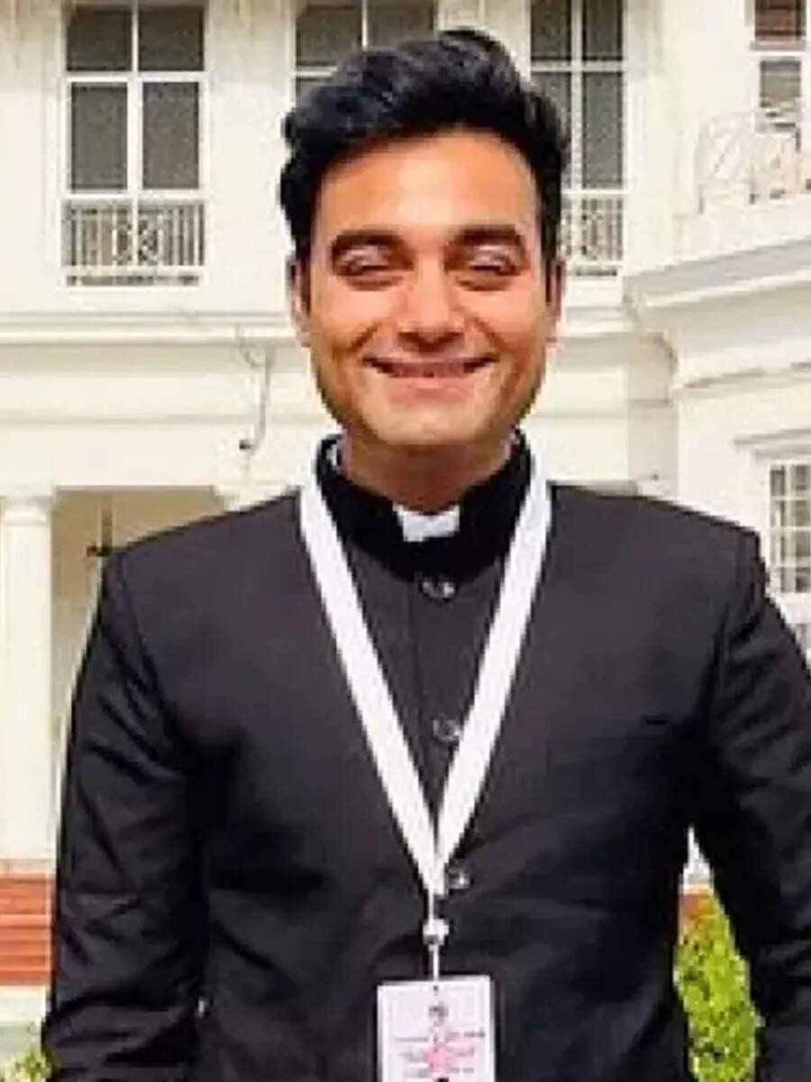 IAS Himanshu Gupta Success Story Who became UPSC Topper From Tea seller ...