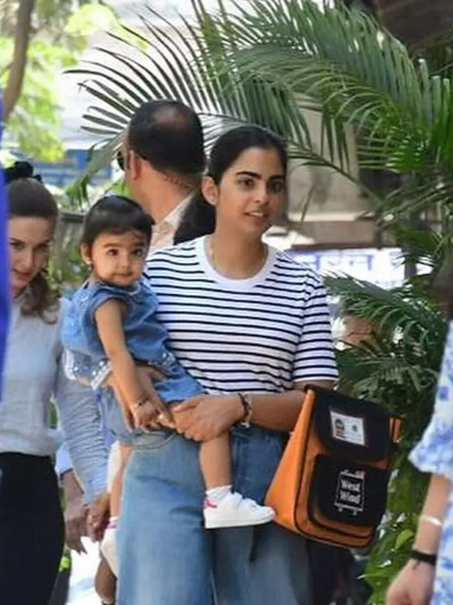 Isha Ambani drops off twins on first day of school Isha Ambani Kids ...
