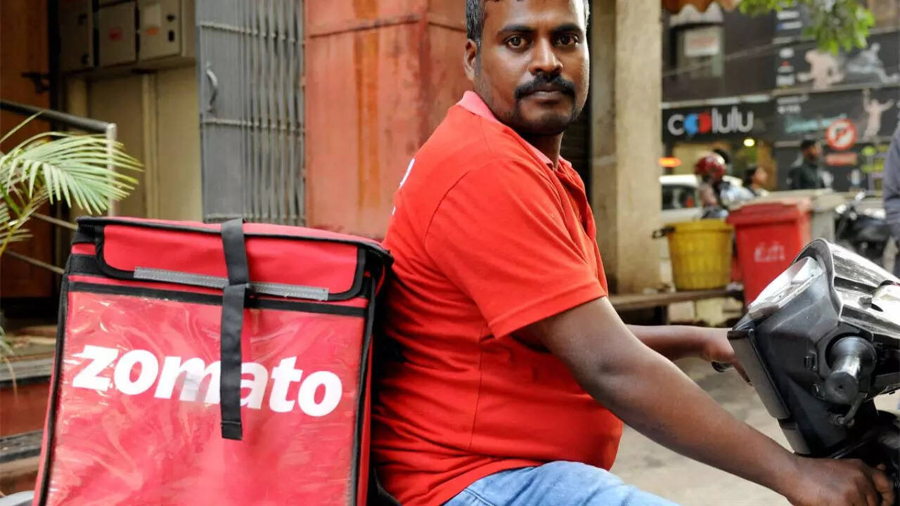 Zomato Order Charge: जोमैटो से खाना ऑर्डर करना हुआ महंगा, 25% बढ़ाया ...