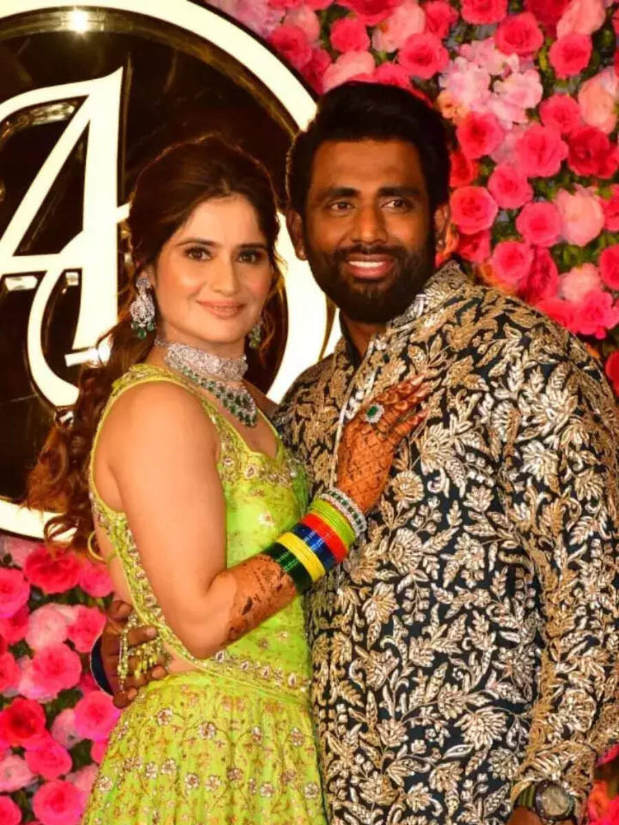 aarti singh sangeet ceremony celebs desi look - आरती सिंहच्या संगीत ...