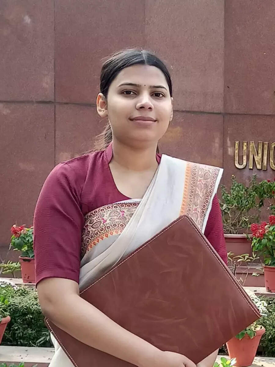Daughter of SI become IPS Cracked UPSC with 485 rank IPS Kajal Success story, पिता SI और बेटी ...