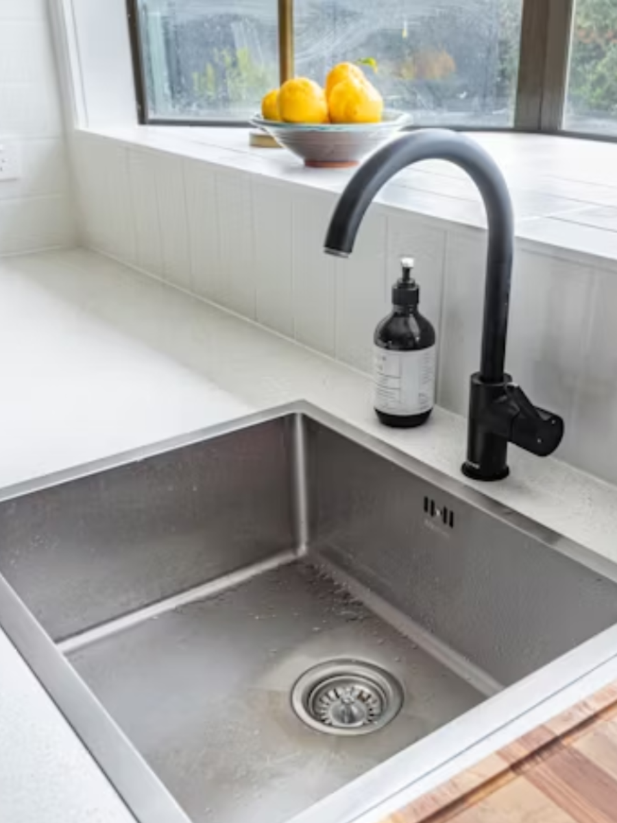 Which direction is right to install sink in kitchen? Know Vastu rules ...