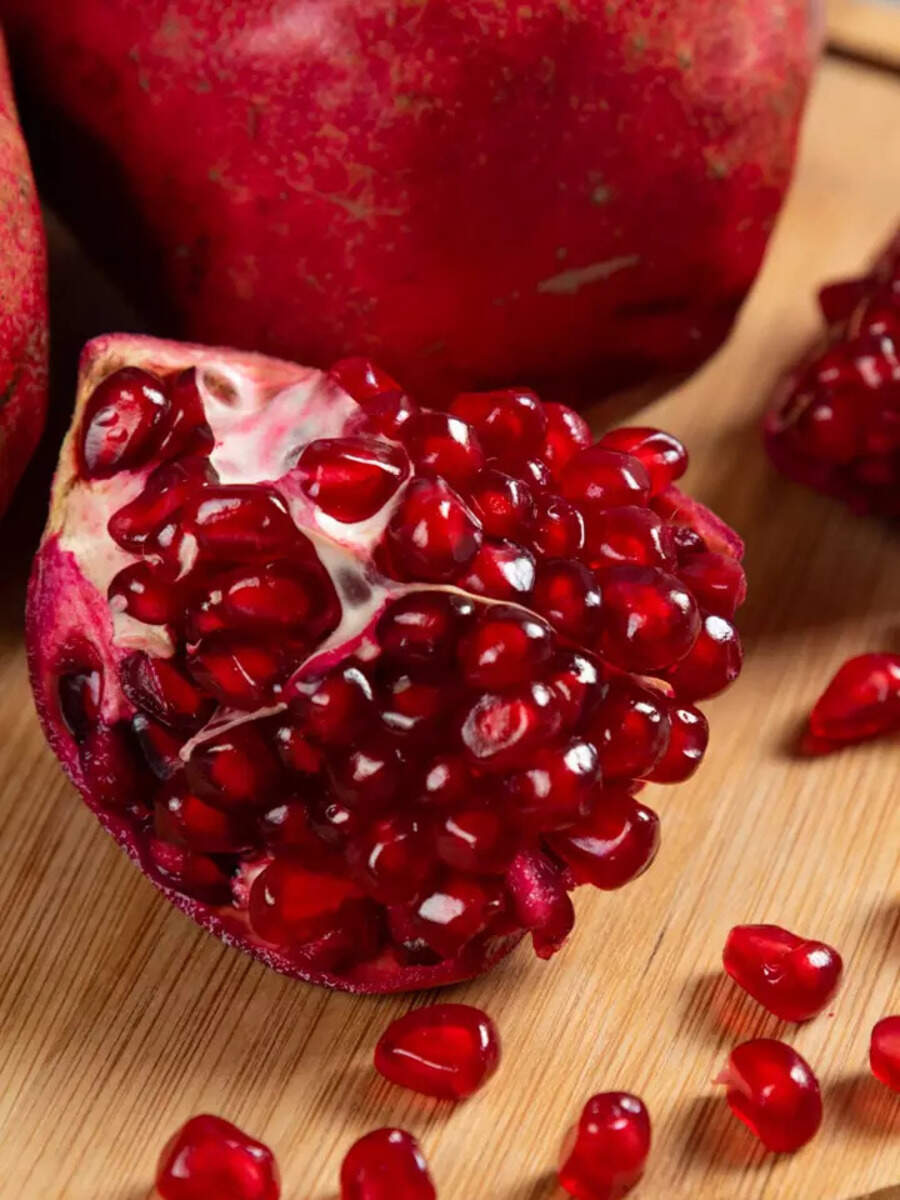 Anar in English: what is Anar called in english Answer is pomegranate ...