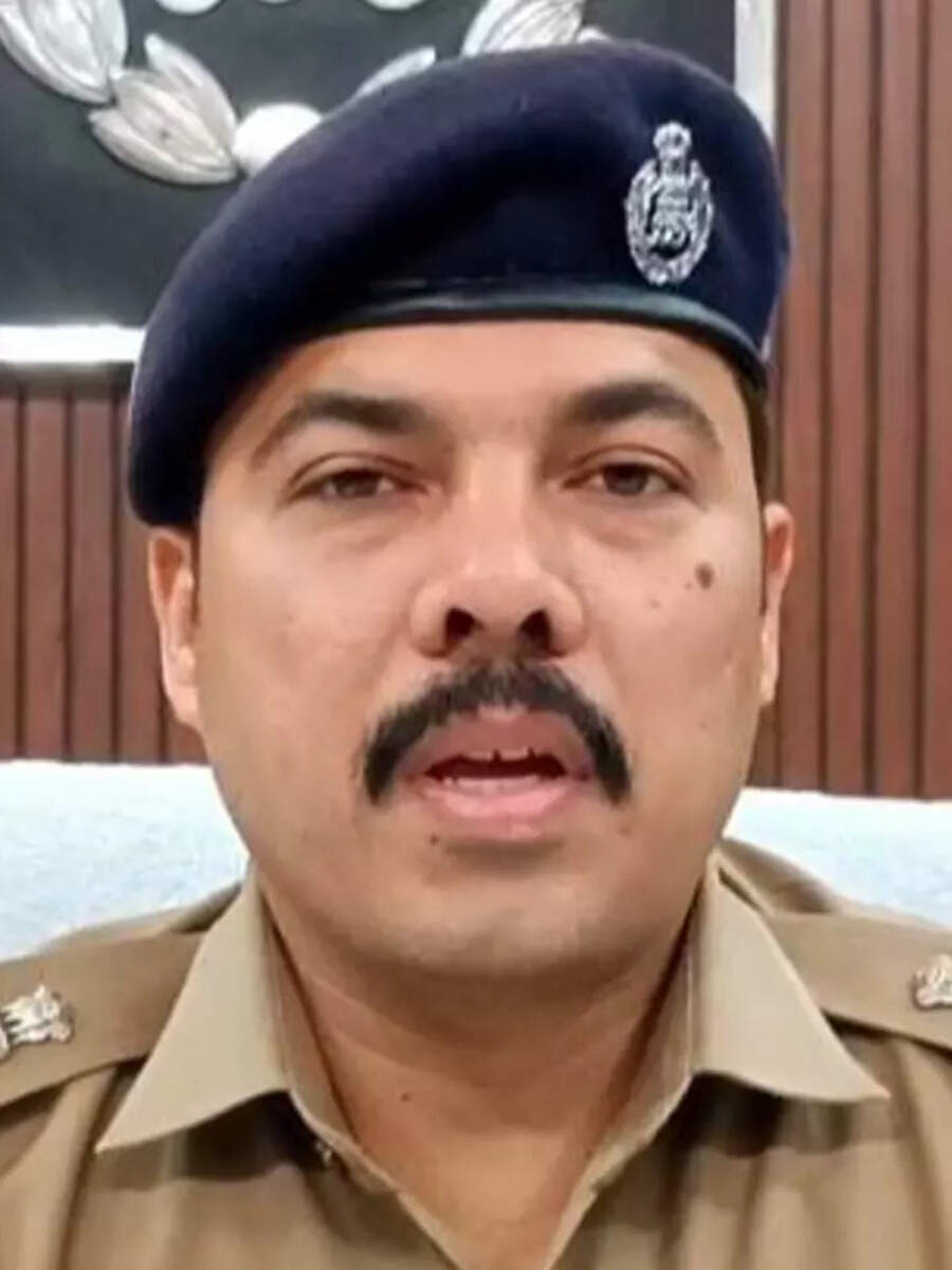 Meet Dr Vipin Tada SSP Meerut: IPS Dr Vipin Tada Success story 10TH 12th Marks, कौन हैं मेरठ के ...