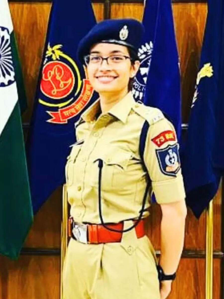 हरियाणा की छोरी बिहार में IPS, भिड़ गई पूर्व राज्यपाल और DGP से | Times Now Navbharat