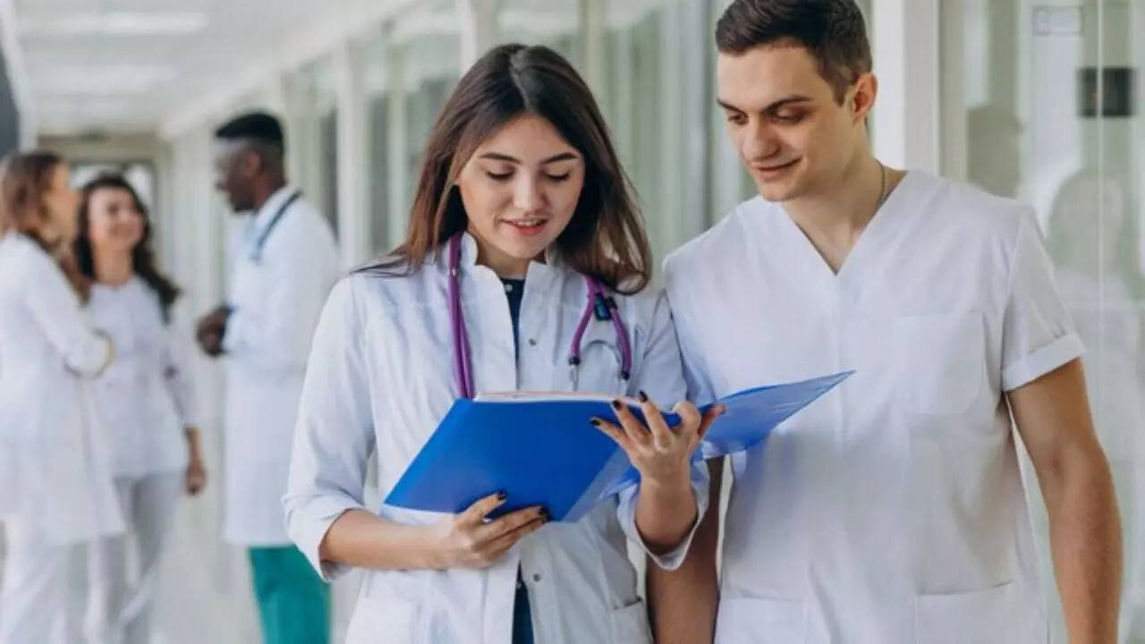 MP MBBS Seats: मध्य प्रदेश में तीन कॉलेजों में बढ़ेंगी MBBS की सीटें, जानें किन जिलों को मिला ...