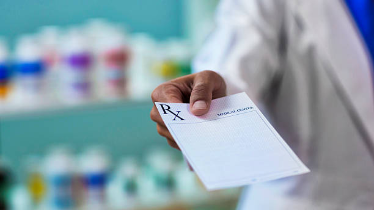 दवा के नाम से पहले डॉक्‍टर Rx क्‍यों लिखते हैं, 99% लोग नहीं जानते इसका ...