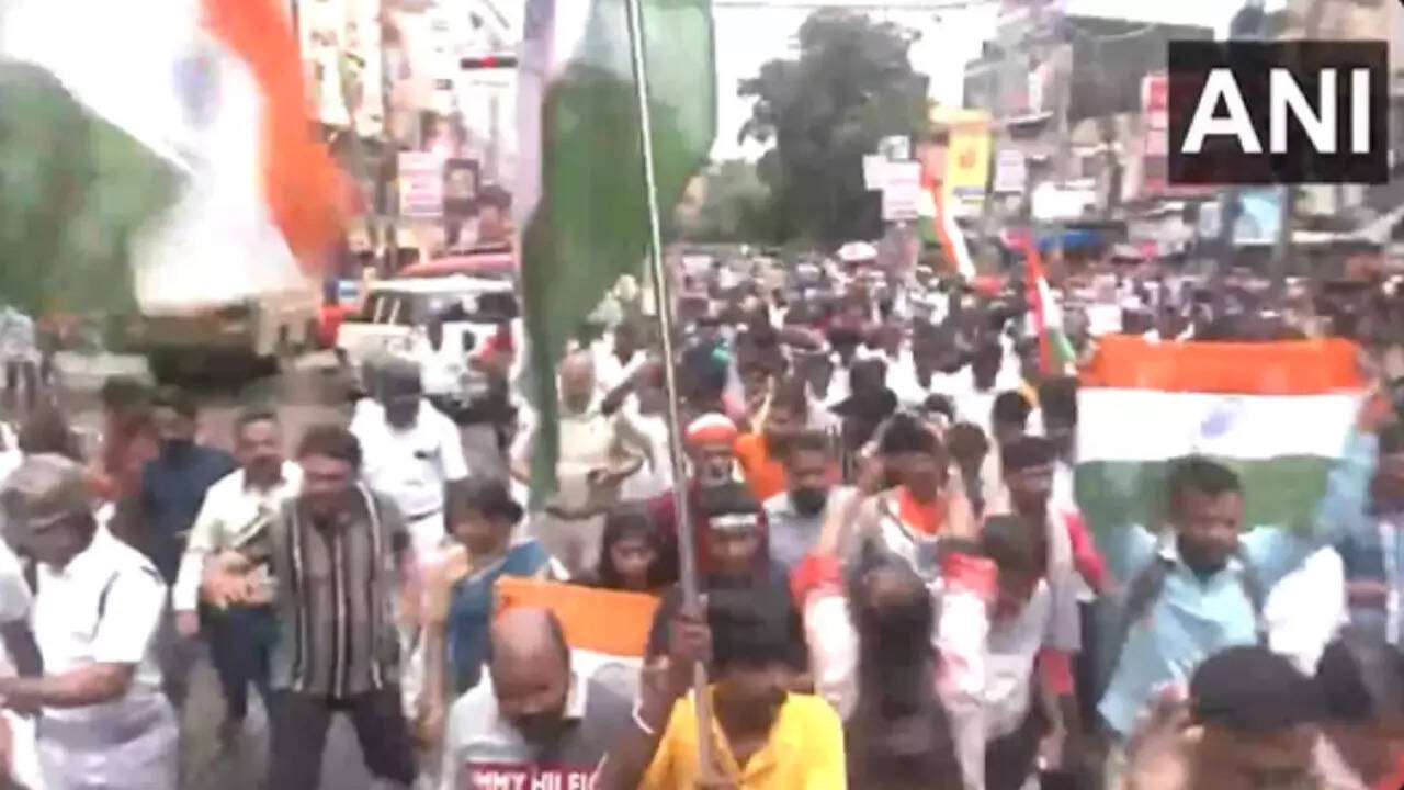 Nabanna March : नबन्ना मार्च पर कोलकाता में बवाल, छात्रों पर ममता पुलिस ...