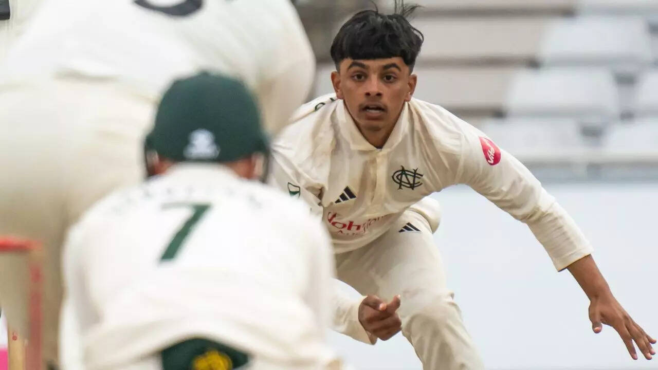 Farhan Ahmed Create History Become youngest 𝙚𝙫𝙚𝙧 to take 10 wickets in a First Class Cricket ...