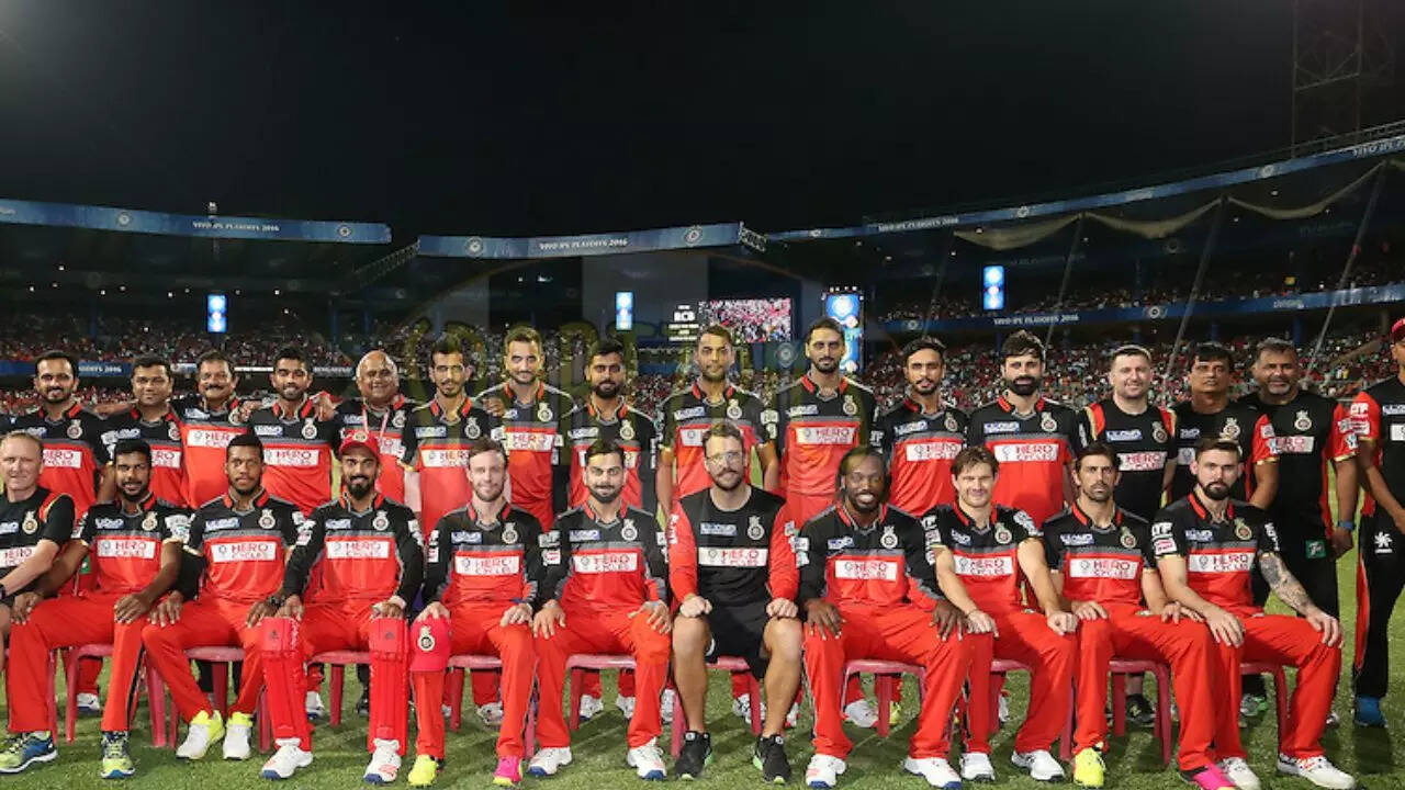 Meta AI Picks RCB All time IPL playing xi ignore Dinesh Karthik- AI ने ...