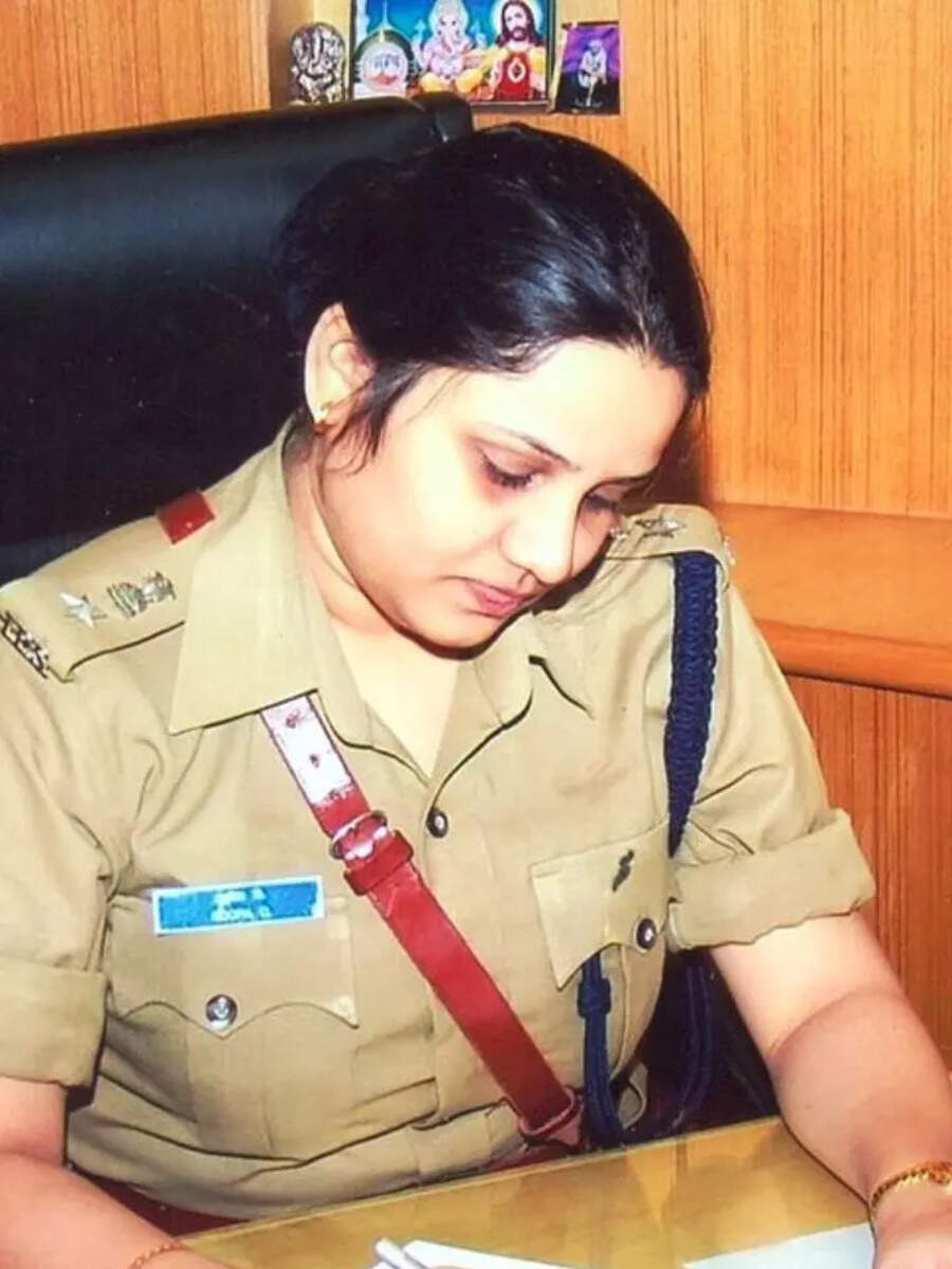 Success Story of IPS Roopa D Moudgil Arrested CM Uma Bharti Power of ...