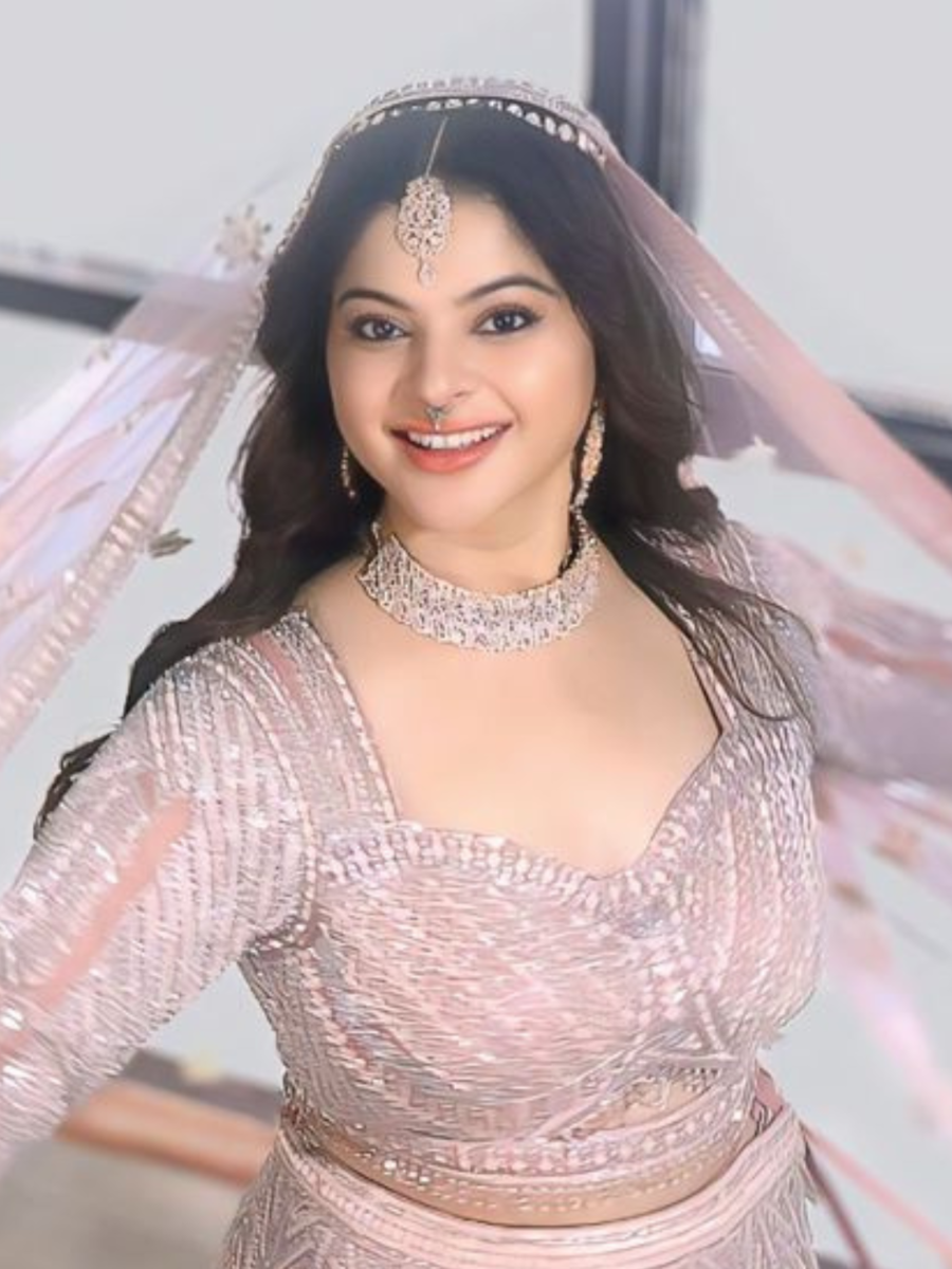 गुलाबी लेहेंग्यामध्ये स्नेहा वाघचा रॉयल प्रिन्सेस लूक | Sneha Wagh's ...