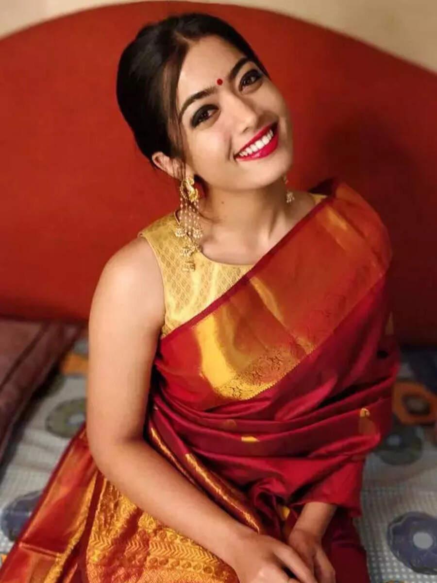 रश्मिका मंदानाचा साडी लूक | TimesNow Marathi