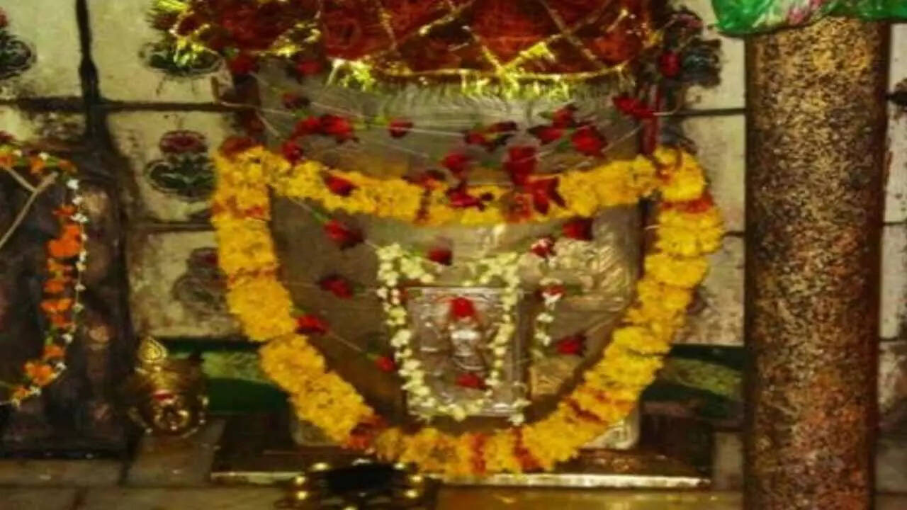 famous Bandi Devi temple is located here in Varanasi instead of flower ...