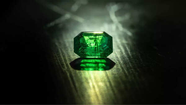 Gemology astrology benefits margaj ratna substitute of panna wearing ...