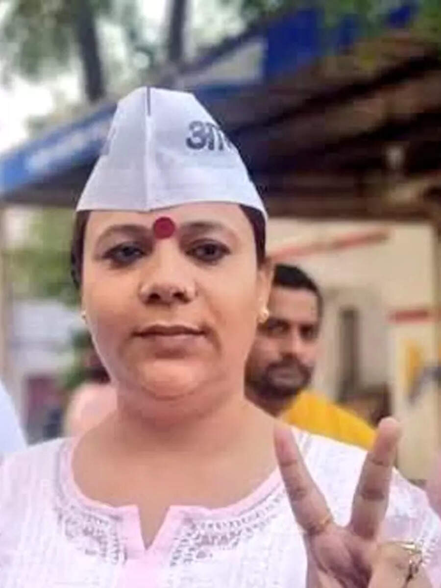 bobby kinner trangender aap winner candidate from sultanpur a ward ...