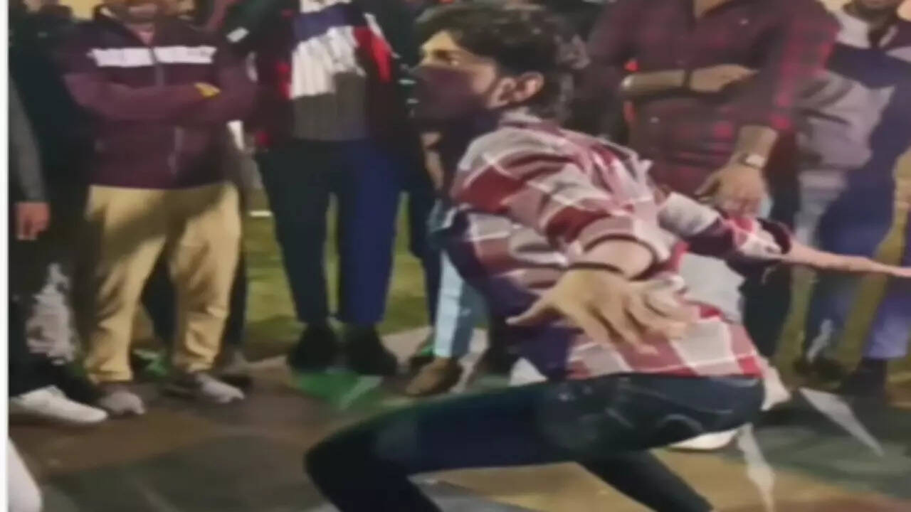 Murga Dance Video: लड़के ने किया हाहाकारी मुर्गा डांस, स्टेप देखकर ...
