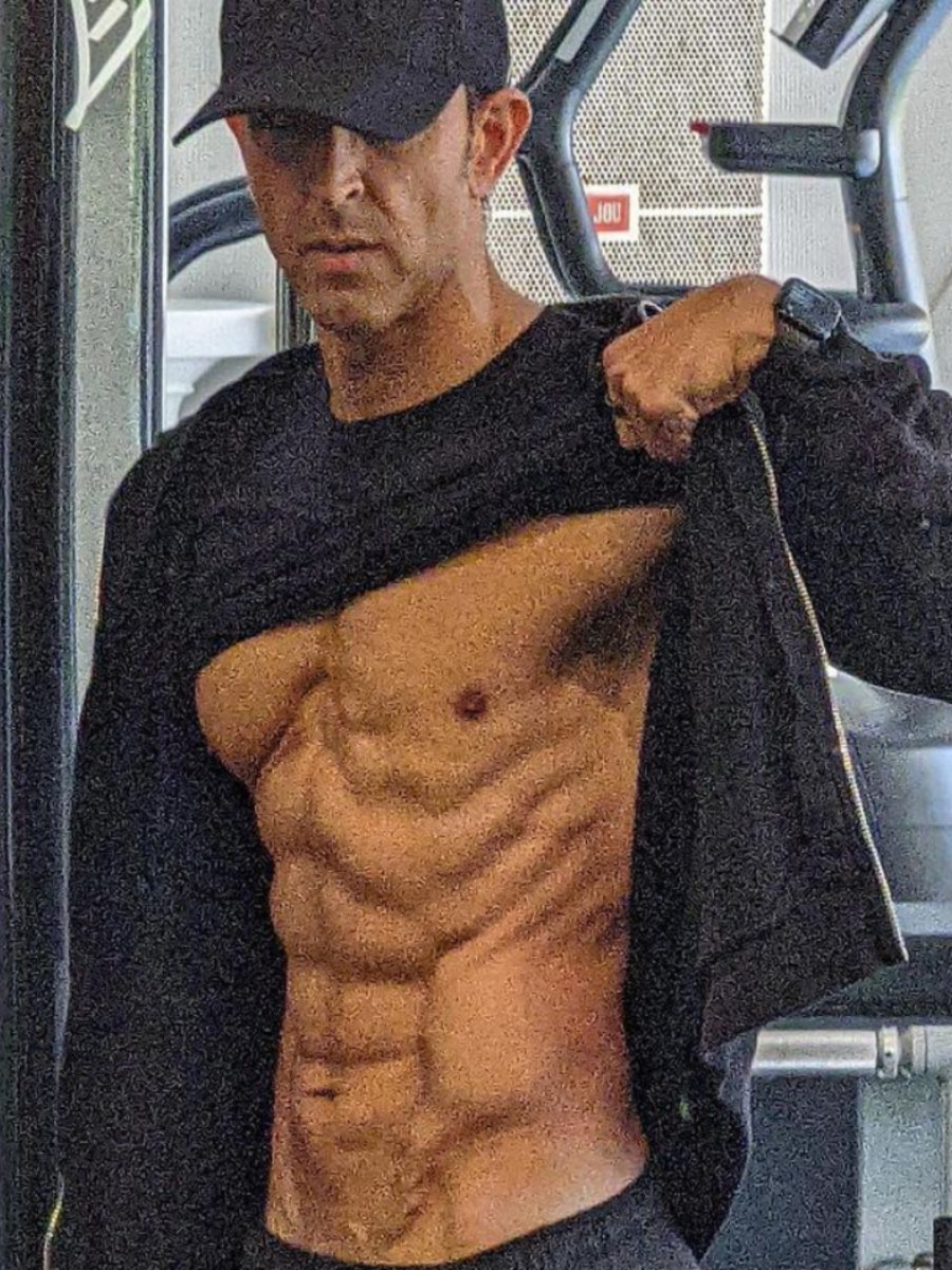 Hrithik Roshan Abs: Hrithik Roshan Age, Diet, Fitness Routine, How ...