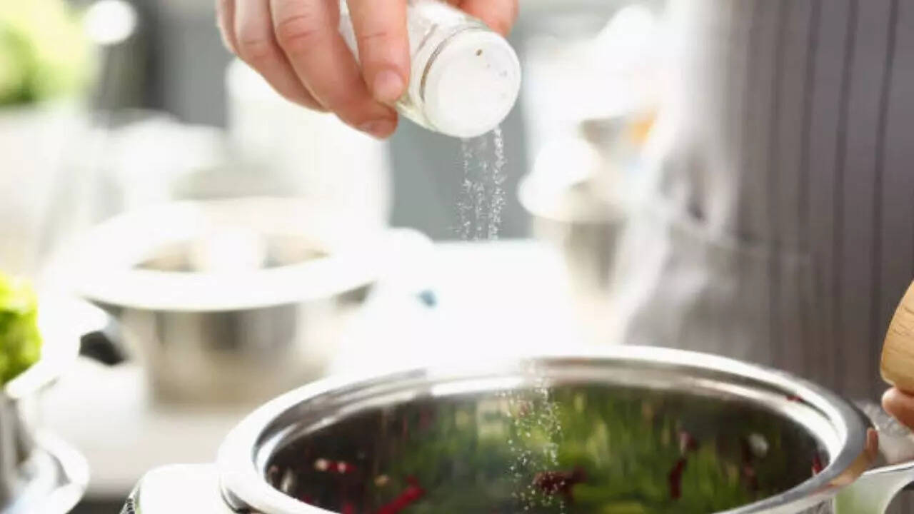 Salt Check: How to check Real or Fake Salt?-कहीं आपके खाने में मिला नमक ...