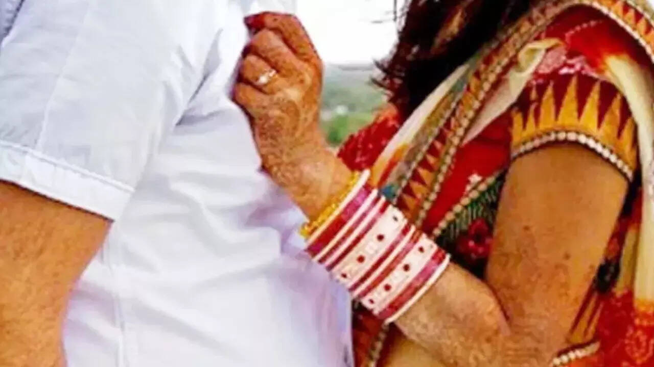 Sasur Bahu Love: अपने ससुर पर मर मिटी 21 साल की बहू, फिर दोनों ने जो ...