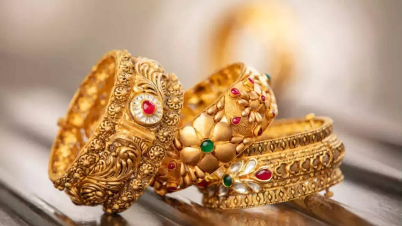 सोना 70 रुपये और चांदी 520 रुपये हुई महंगी,ग्लोबल मार्केट का असर | बिजनेस News, Times Now Navbharat