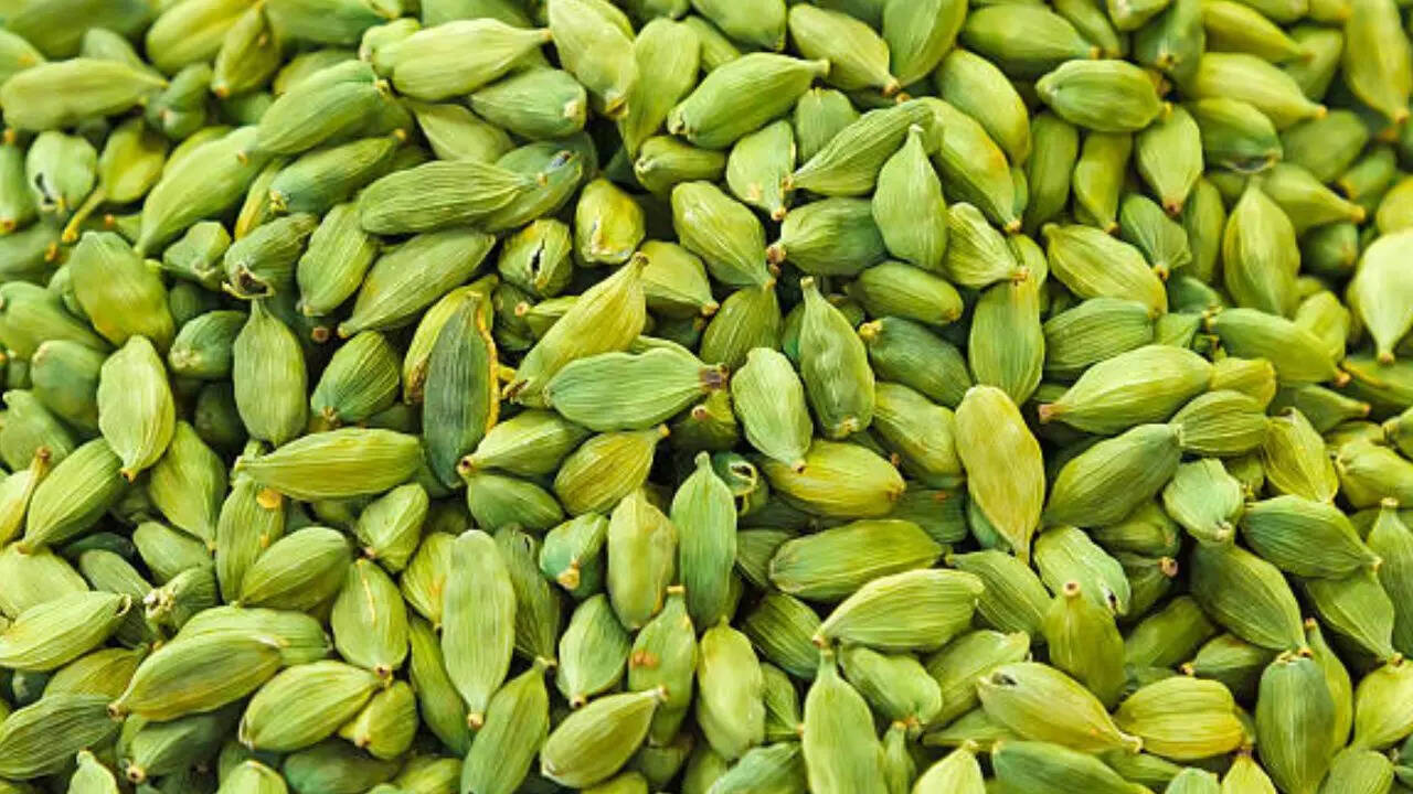 Elaichi: Health Benefits of Elaichi Khane ke Fayde in Hindi