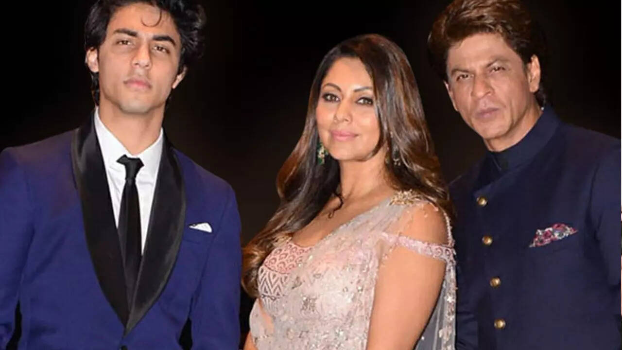 shah rukh khan Son aryan khan turns entrepreneur and launch clothing brand d'yavol- Aryan Khan ...