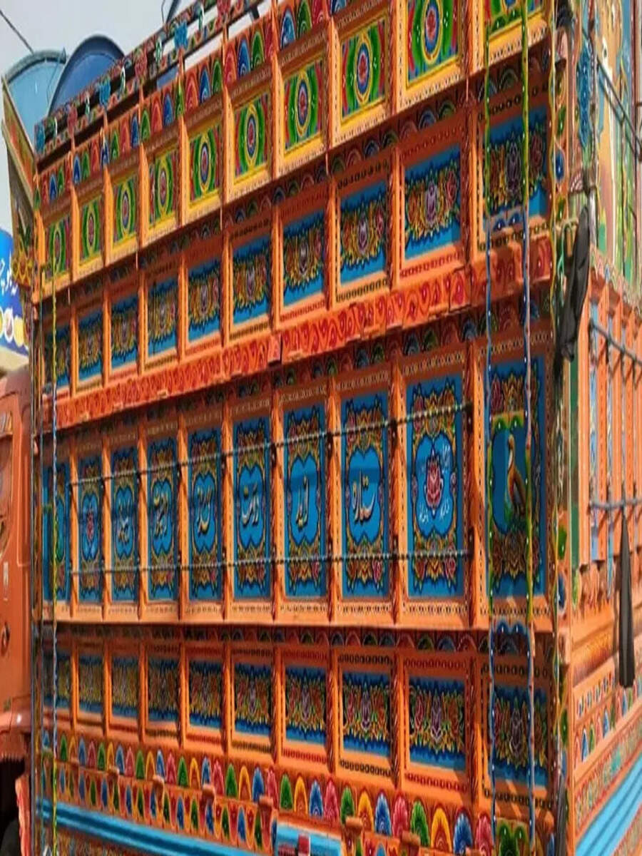 पाकिस्तान के गजब ट्रक | Times Now Navbharat